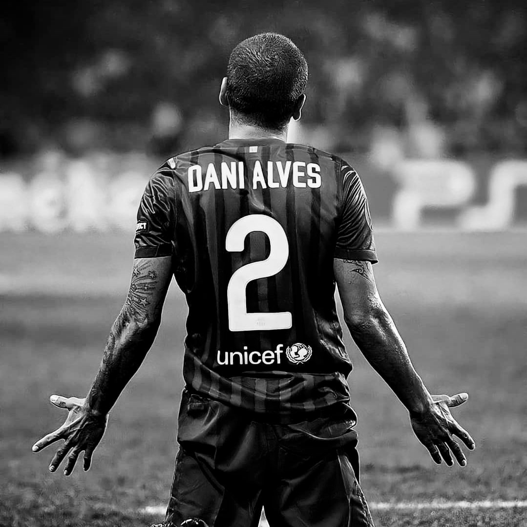 BARCELONA TƯỚC DANH HIỆU HUYỀN THOẠI CỦA DANI ALVES - Cập nhật La Liga